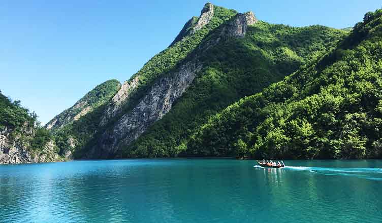 Thesaret e fshehura të Drinit. Mrekullia e liqenit që gjarpëron në ...